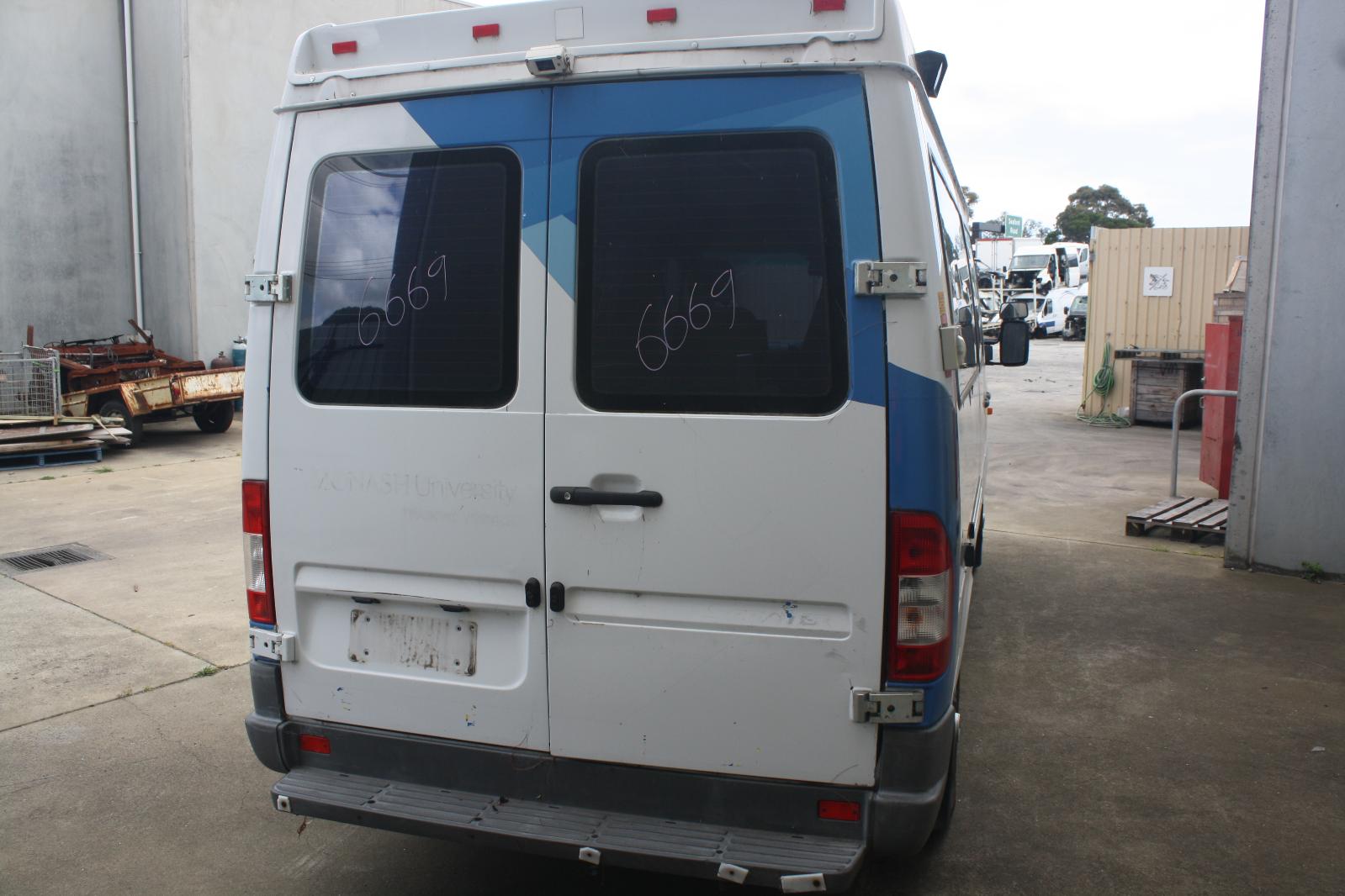 MERCEDES BENZ SPRINTER 05/2000-10/2006 TAILGATE BARN DOOR LEFT LOW ROOF ...