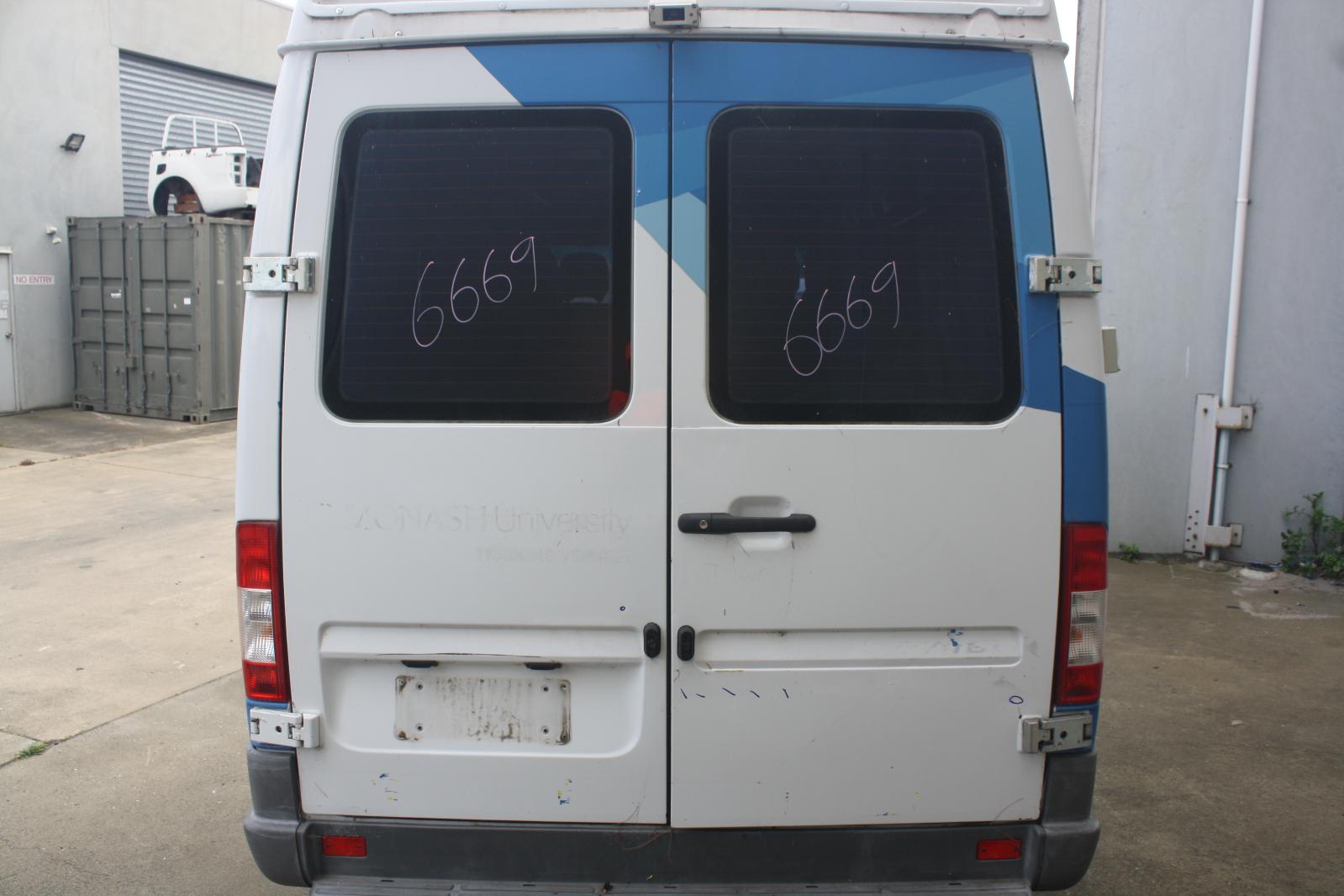 MERCEDES BENZ SPRINTER 05/2000-10/2006 TAILGATE BARN DOOR LEFT LOW ROOF ...