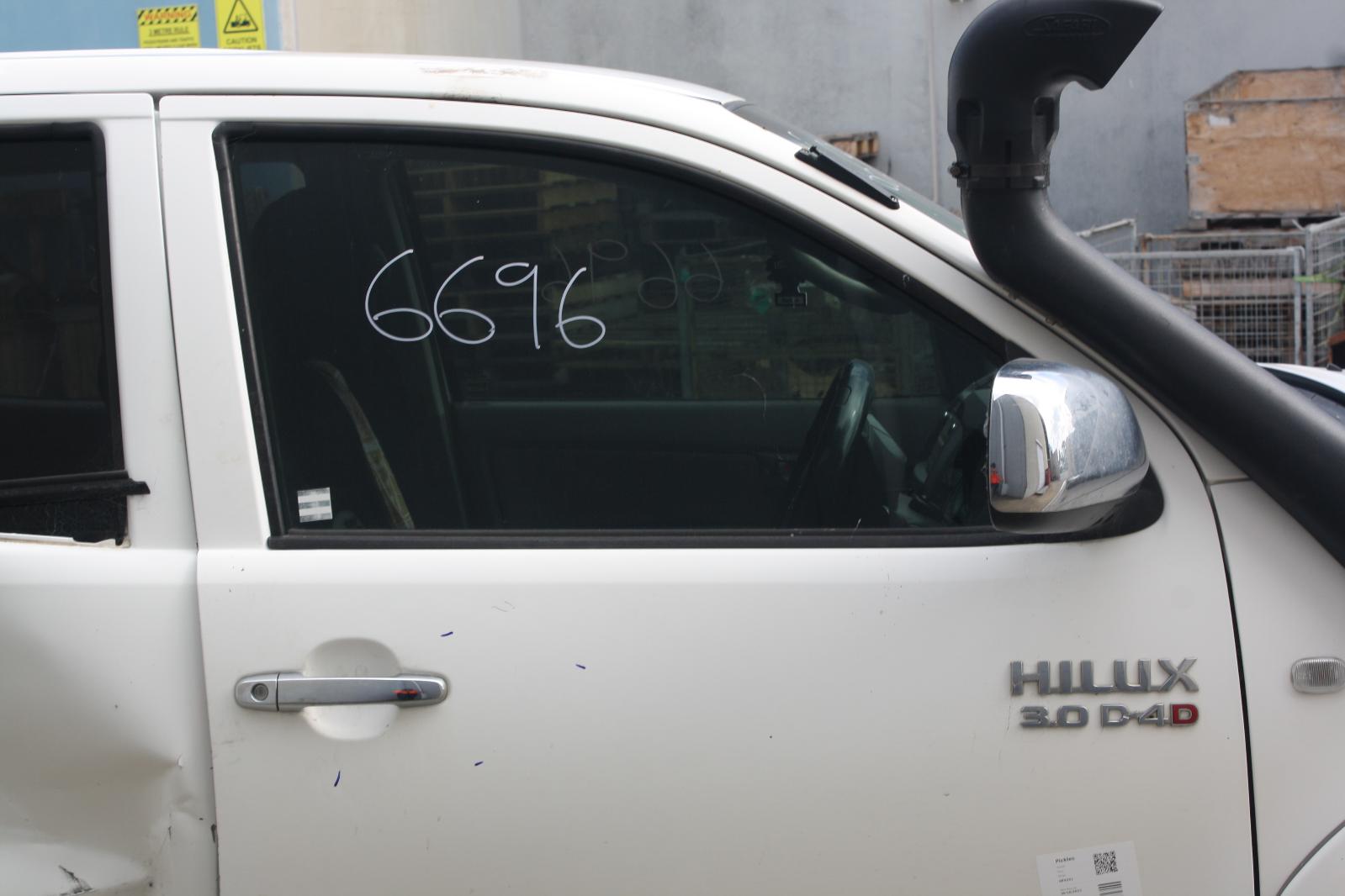 TOYOTA HILUX 02/2005-06/2011 LEFT TRIM KICK PANEL LIGHT GREY - Hilux Spares