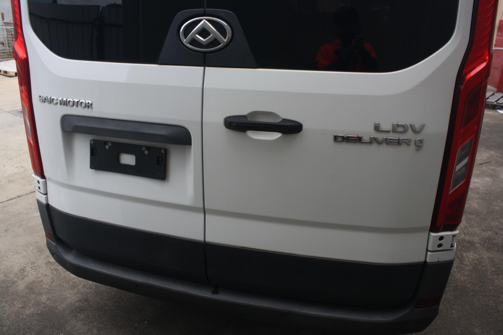 LDV DELIVER 9 07/2020-ON LOCK MECHANISM RIGHT BARN DOOR UPPER - First ...