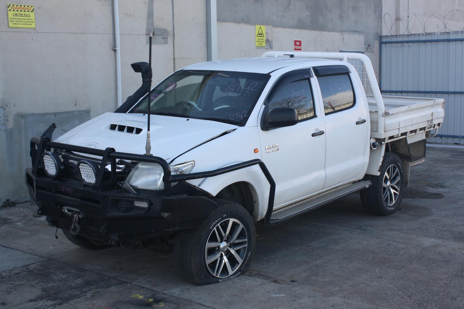 TOYOTA HILUX 03/2005-08/2015 ANTENNA CENTRE ROOF MOUNTED SMALL TYPE ...