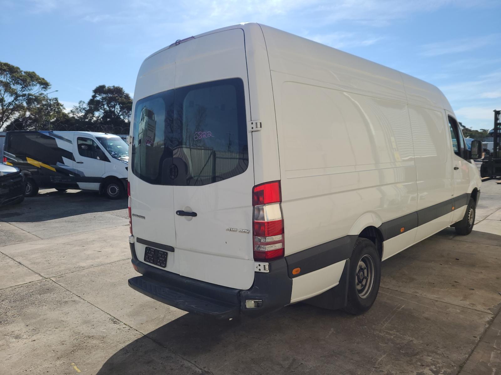 MERCEDES BENZ SPRINTER 10/2006-04/2018 COURTESY LIGHT VAN - Sprinter Spares