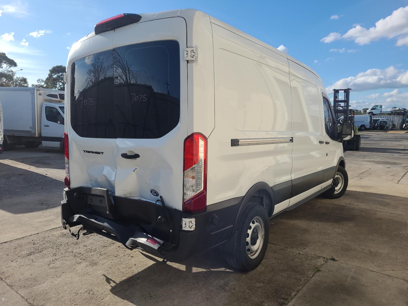 FORD TRANSIT BODY SEAL RUBBER RIGHT FRONT DOOR, VO, 02/14- 14 15 16 17 ...