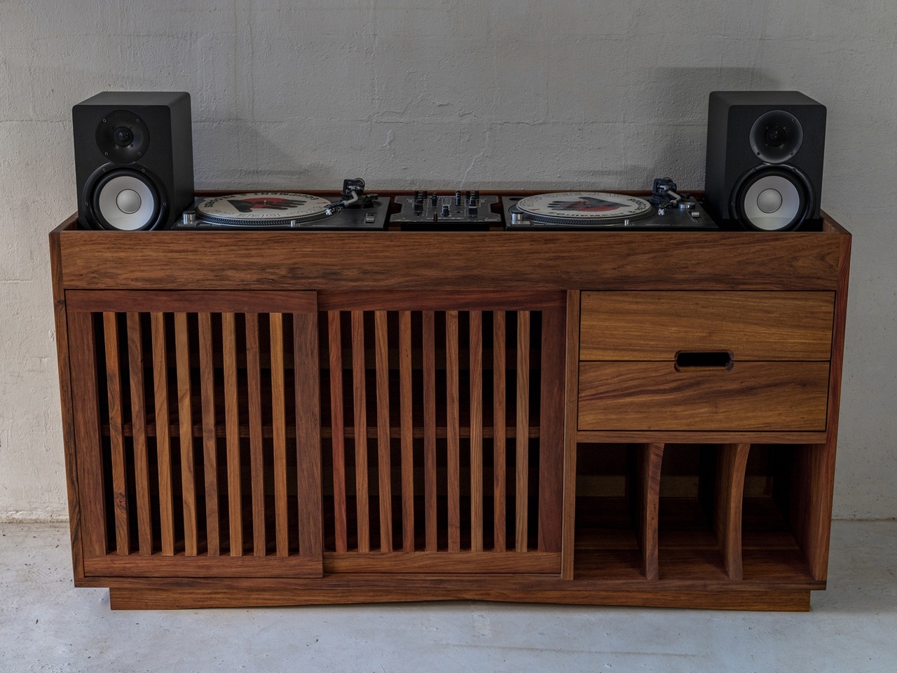 Zeppelin Vinyl Station by James May | Handkrafted