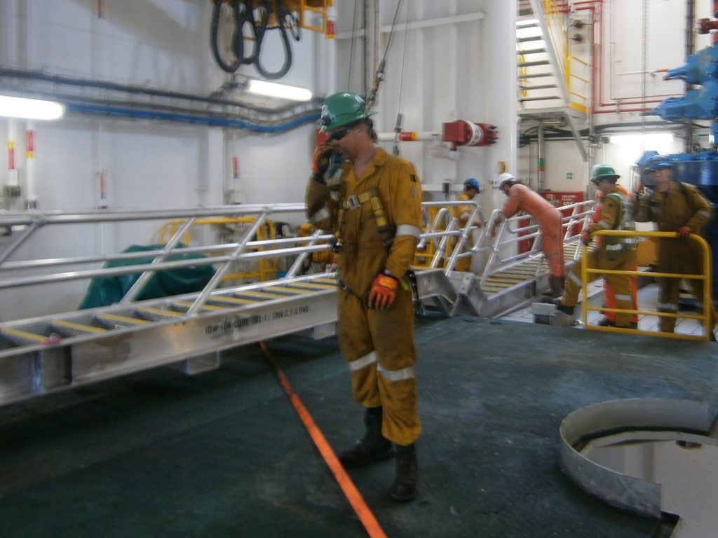 OLYMPUS DIGITAL CAMERA - Cube Offshore