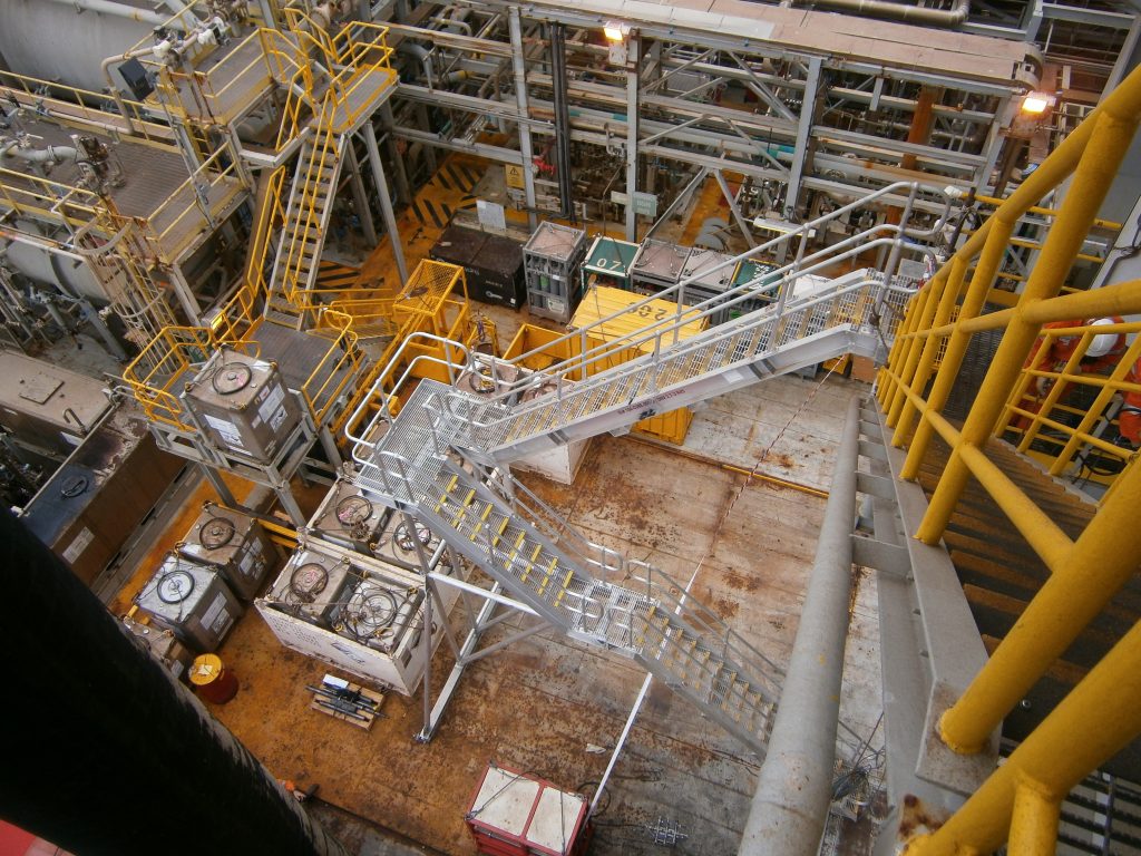 OLYMPUS DIGITAL CAMERA - Cube Offshore