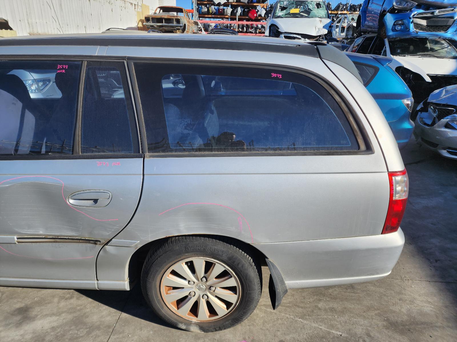 Parcel Shelf Cargo Blind Commodore Holden 2004