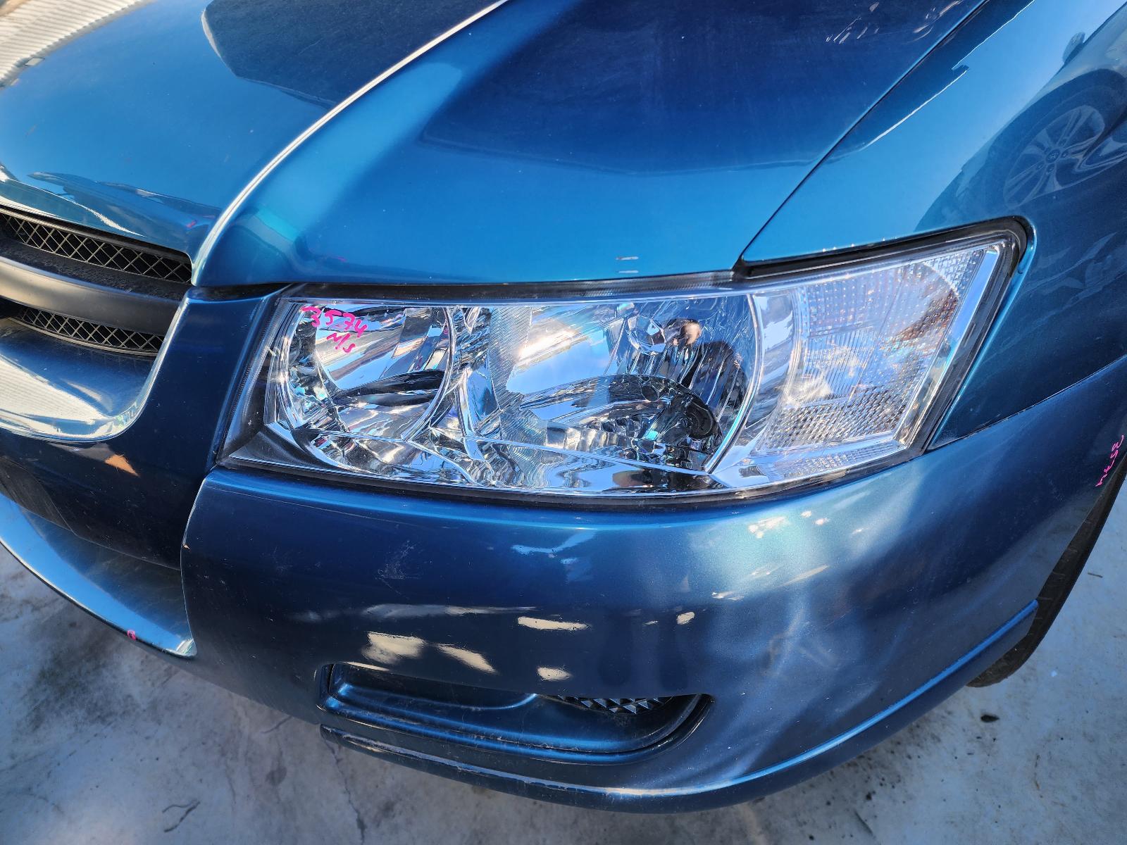 Bonnet Hinge/Strut Commodore Holden 2004