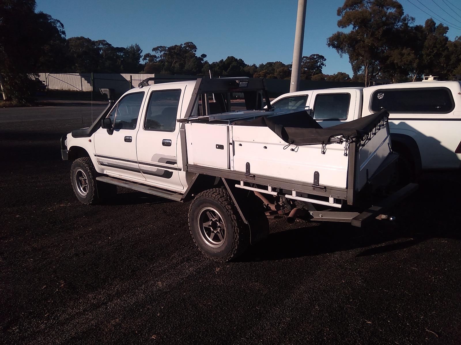 Right Front Upper Control Arm Hilux Toyota 1997