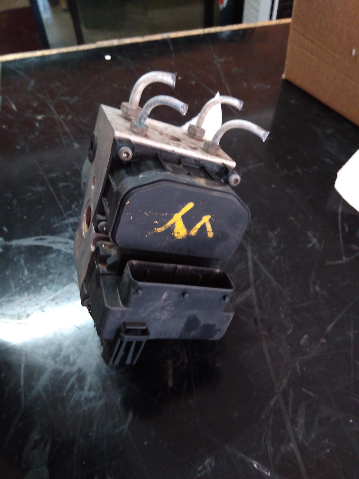 Abs Pump/Modulator Commodore Holden 2003