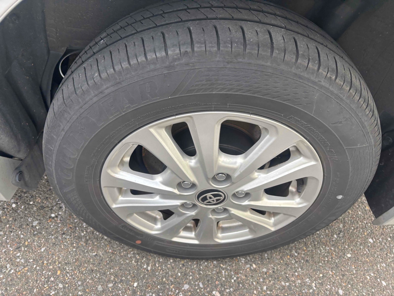 2020 Toyota Noah Hybrid X 1800cc Silver • Under 80,000 km | Carbarn ...