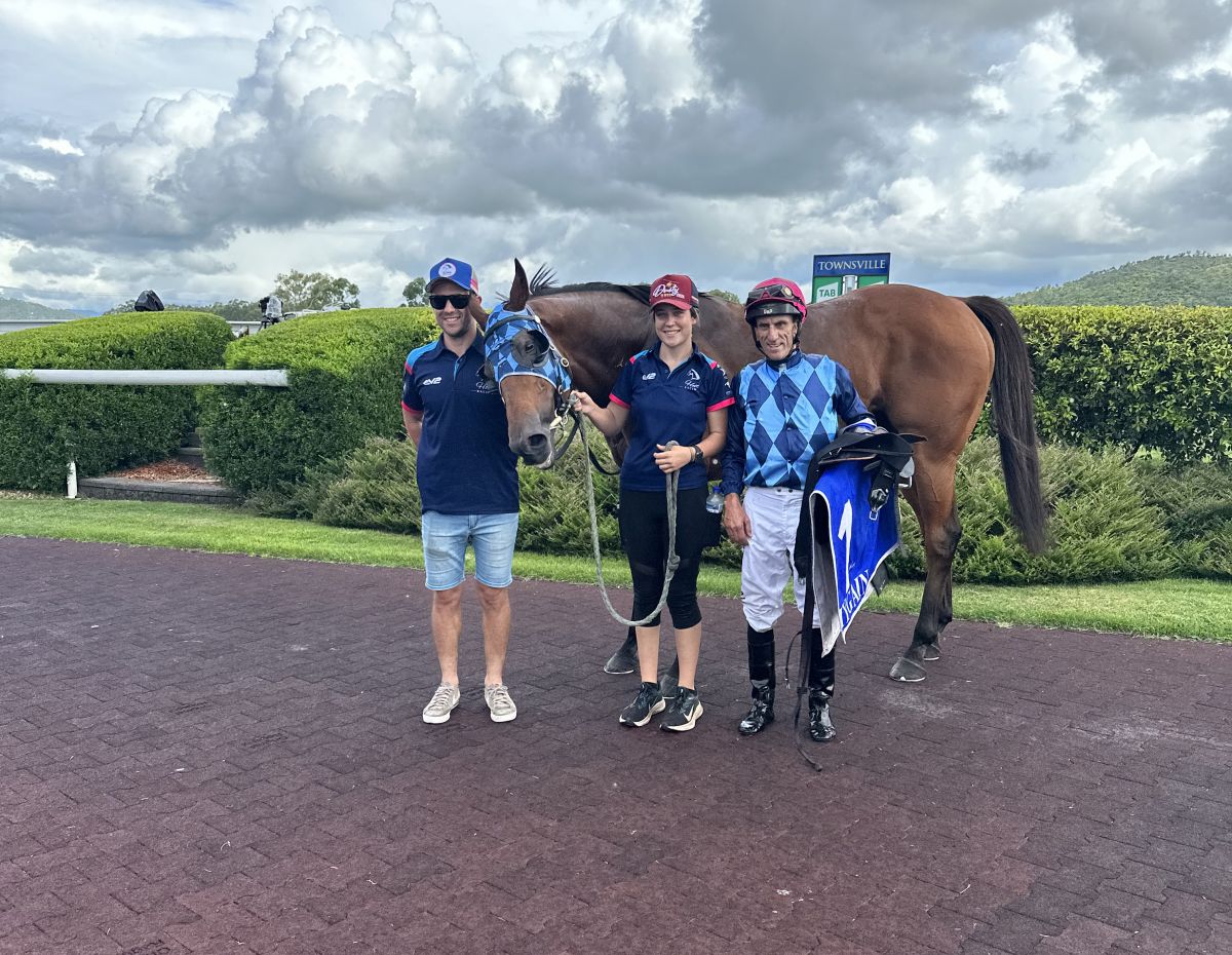 Layt Loving Life in the North | Cluden Park