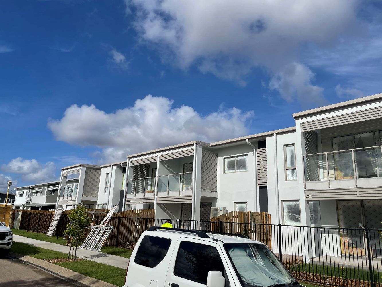 Boult Crescent Units, Burdell | Townsville Aluminium Fabrications