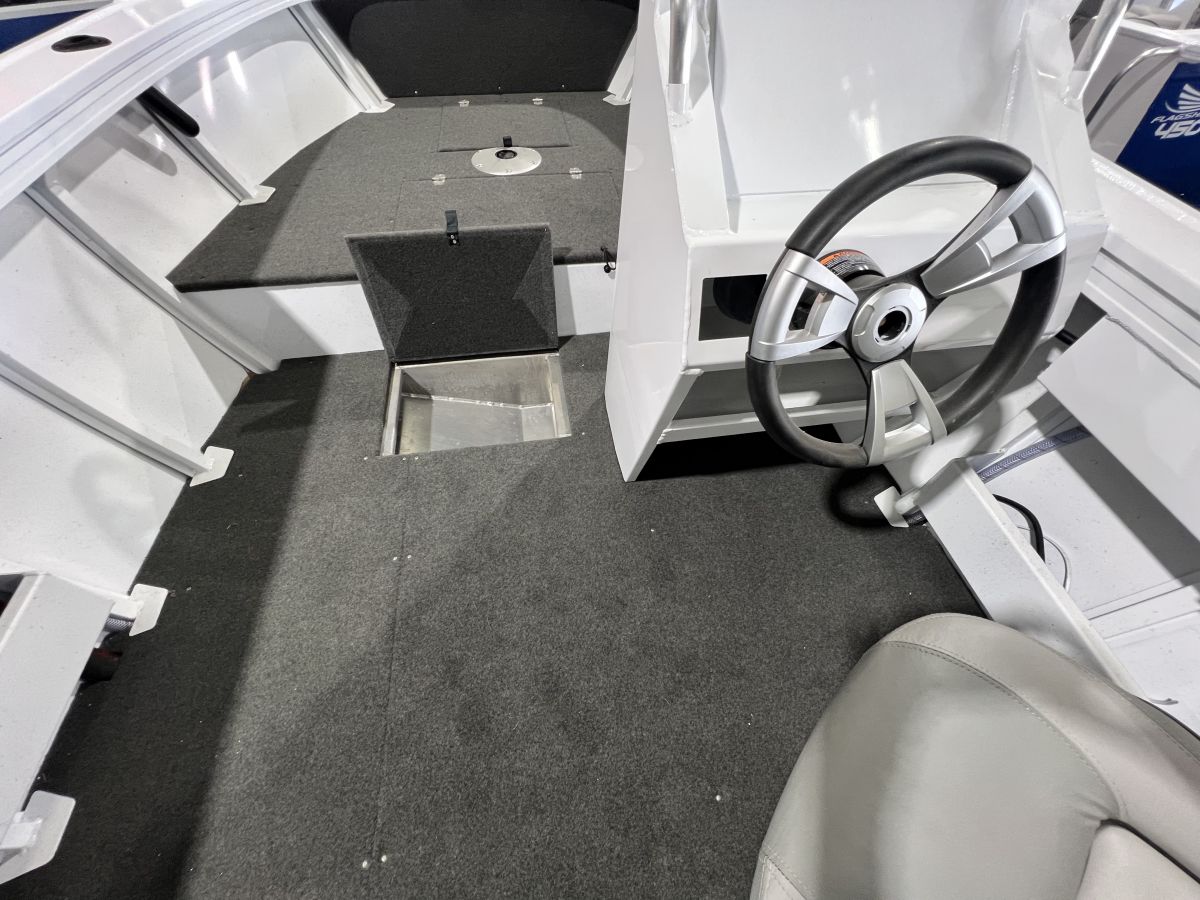 Flagship 450 Destroyer Side Console - Yamaha F60LB - Grey - Townsville ...