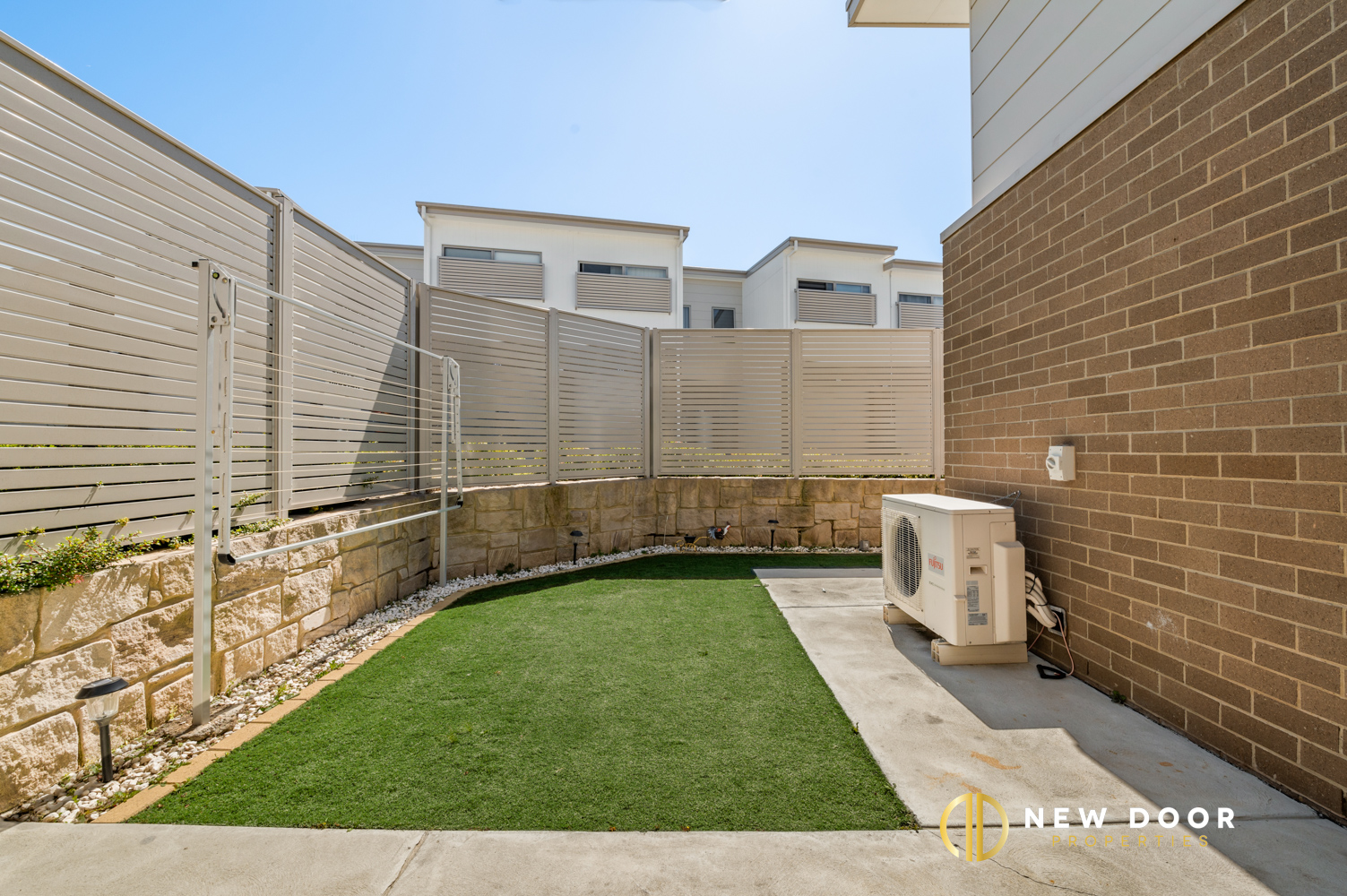 Perfect single level townhouse, ready for you to move in and enjoy ...