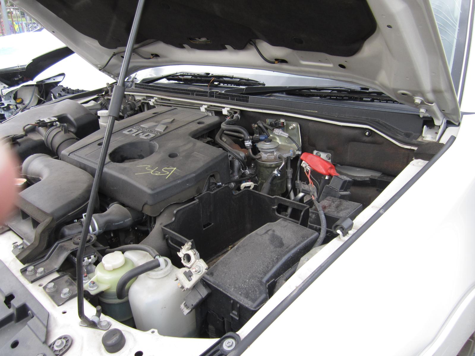 pajero 2011 engine