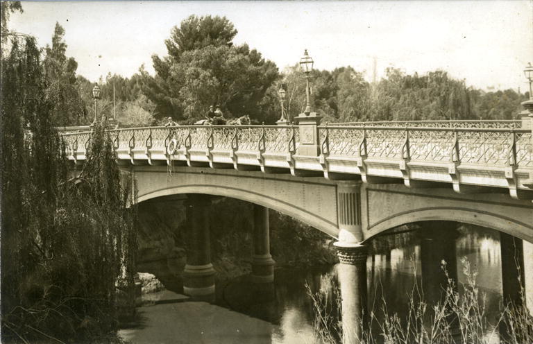 Albert Bridge over the River Torrens [Metal Girder] - Frome Road ...
