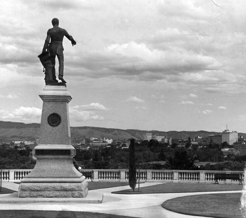 Light's Vision and Memorial to Colonel William Light - Montefiore Hill ...