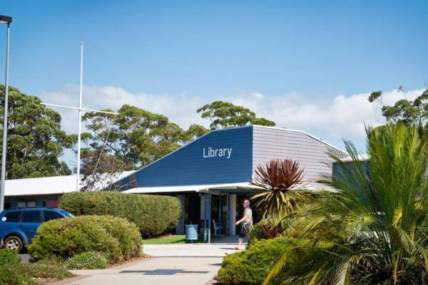 Narooma Public Library - Visitor Information Outlets