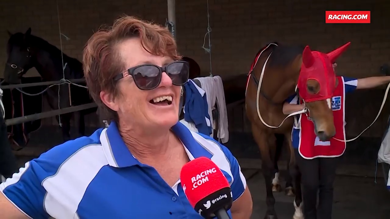 Strapper Spotlight Jenny Elliott | RACING.COM