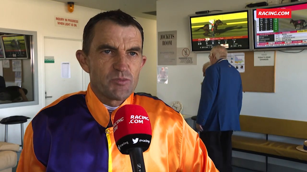 Dwayne Dunn and Wayne Hawkes on Outrageous | RACING.COM