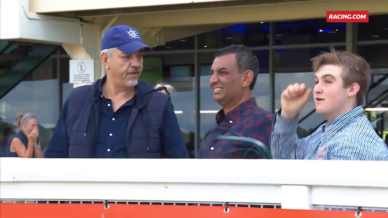 Ladbrokes Park Lakeside Race 5 Julius Sandhu 120220 | RACING.COM