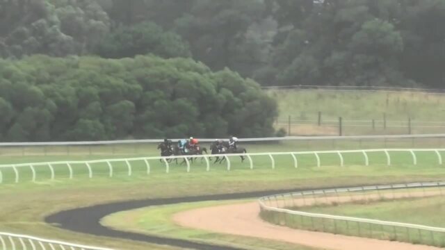 Hamilton Jump Out 5 18012023 | RACING.COM