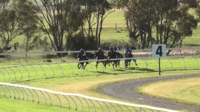 Donald Jump Out 1 21092023 | RACING.COM