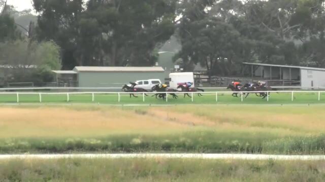 Hamilton Jump Out 6 13122023 | RACING.COM