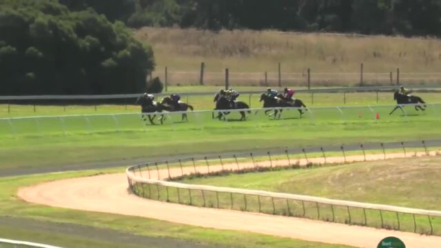 Hamilton Jump Out 13 15012024 | RACING.COM