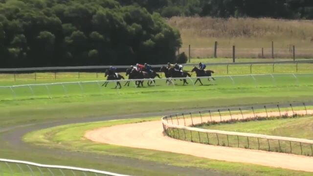 Hamilton Jump Out 14 15012024 | RACING.COM