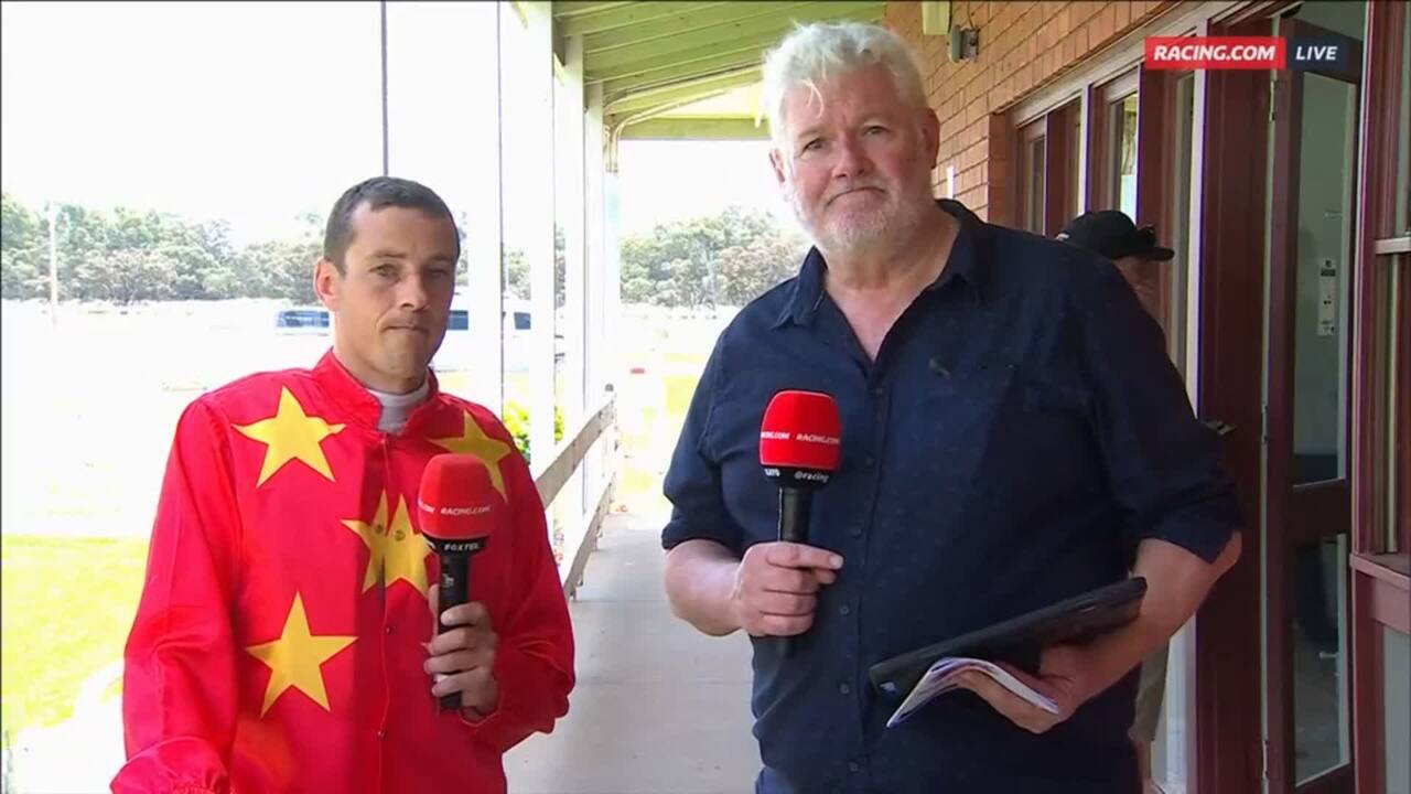 Neil Farley chats to Kev Casey | RACING.COM