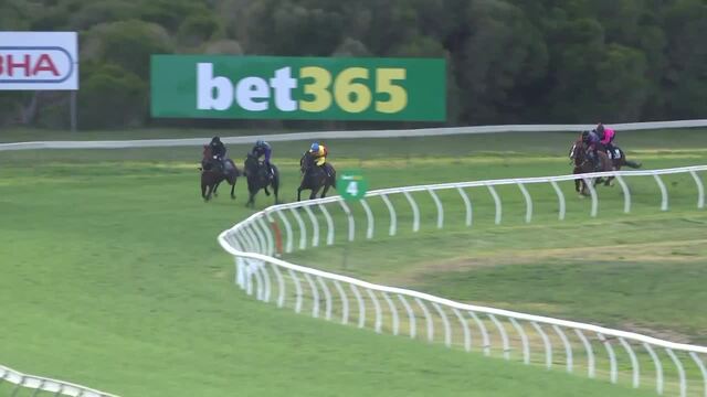 Hamilton Jump Out 7 04082025 | RACING.COM