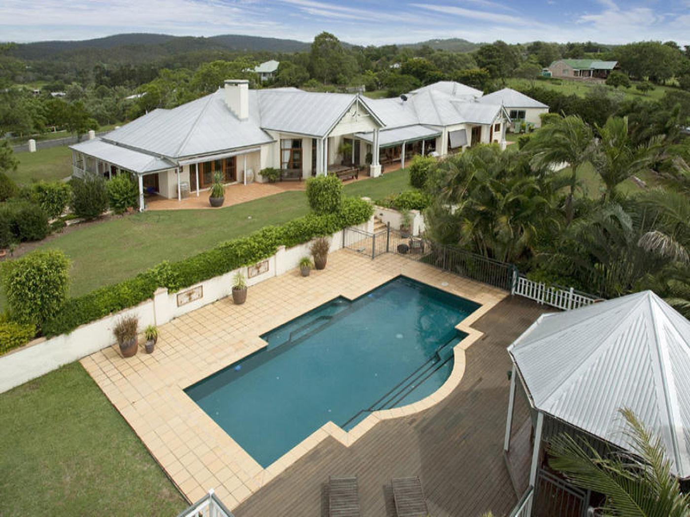 30 Woodward Place, PULLENVALE QLD 4069 - AcreageSemi-rural Sold ...