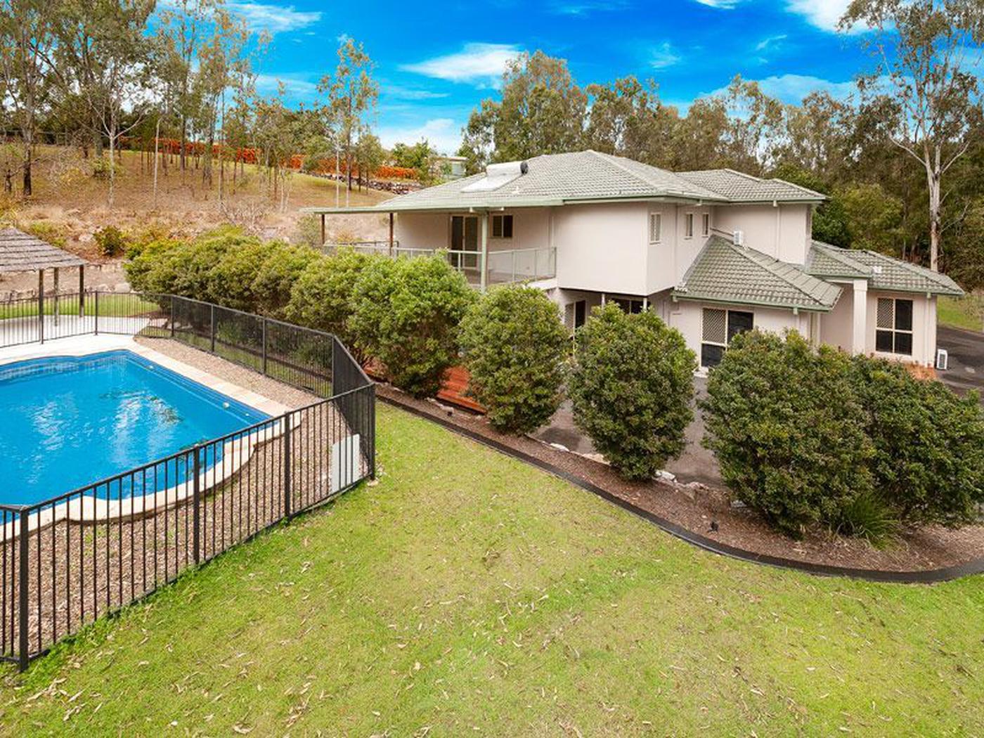 15 Walker Place, PULLENVALE QLD 4069 - House Sold - brisbanerealestate ...