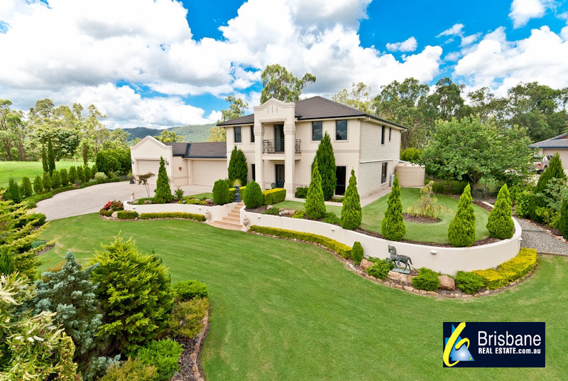 8 Cavalier Court, HIGHVALE QLD 4520 - Property Information