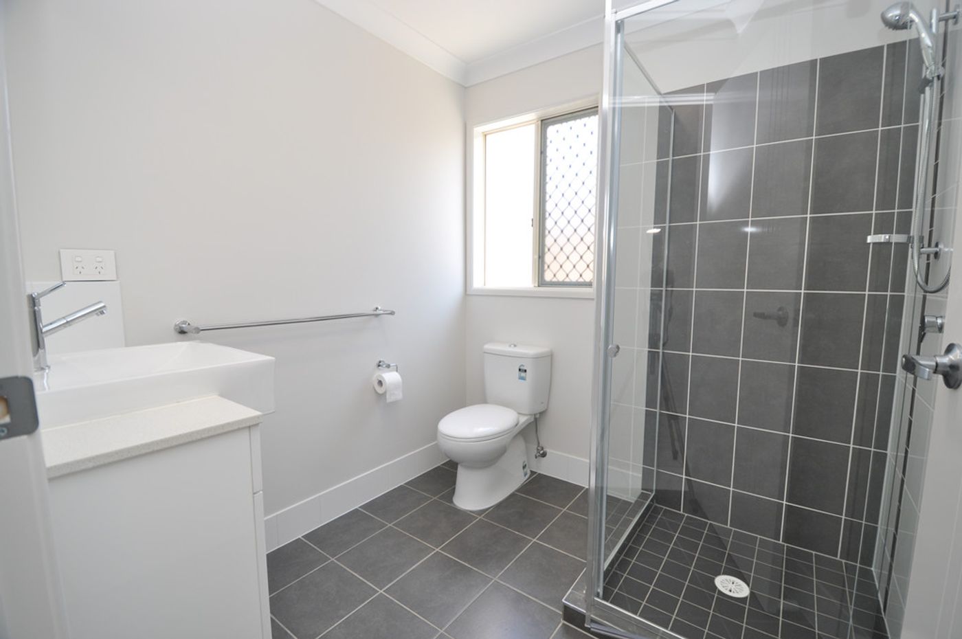 2/13 Nevenia Street, LABRADOR QLD 4215 - DuplexSemi-detached Leased