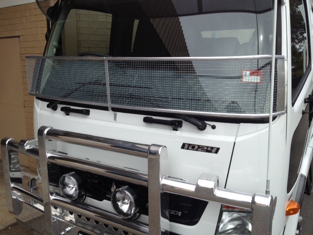 Stone Guard Mitsubishi / Fuso1995on Mesh Windscreen Protector - Roof ...
