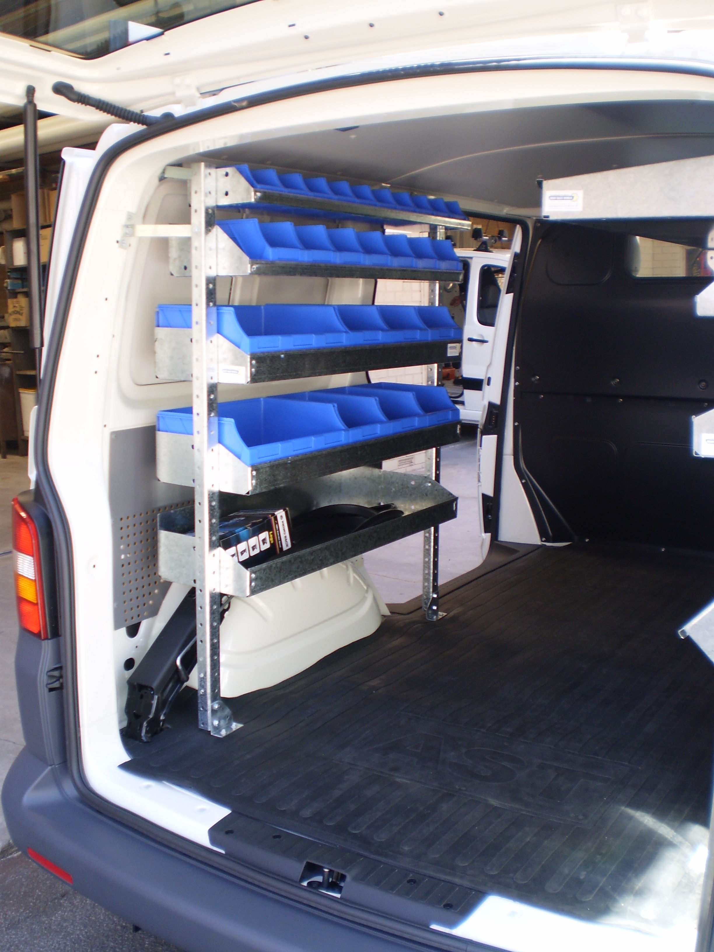 Starter Shelving Kit Hiace 2005-05/2019 1 bay x 1030mm - Roof Rack World