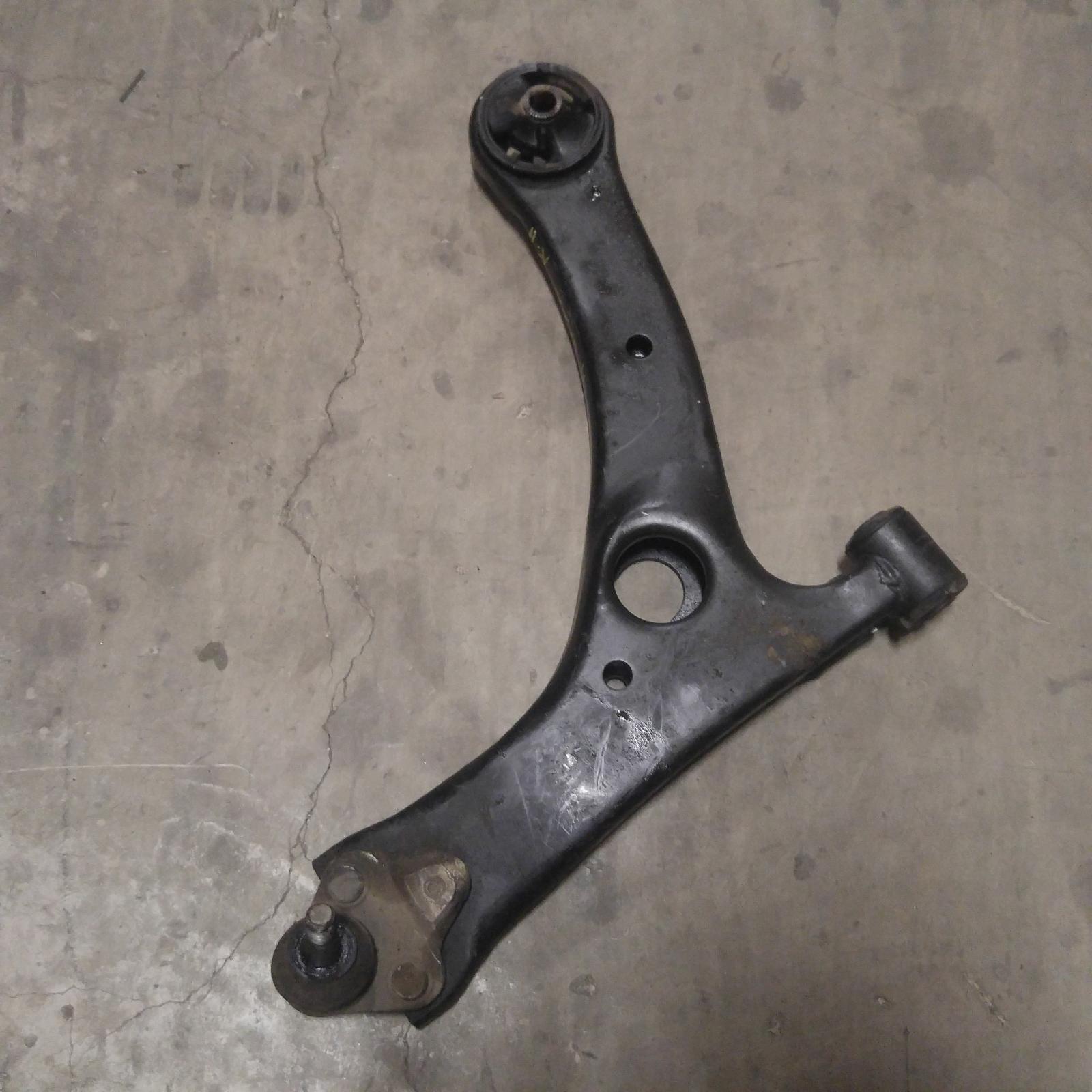 #198988, Used control arm lower front right for 2006 Corolla| zze122 ...