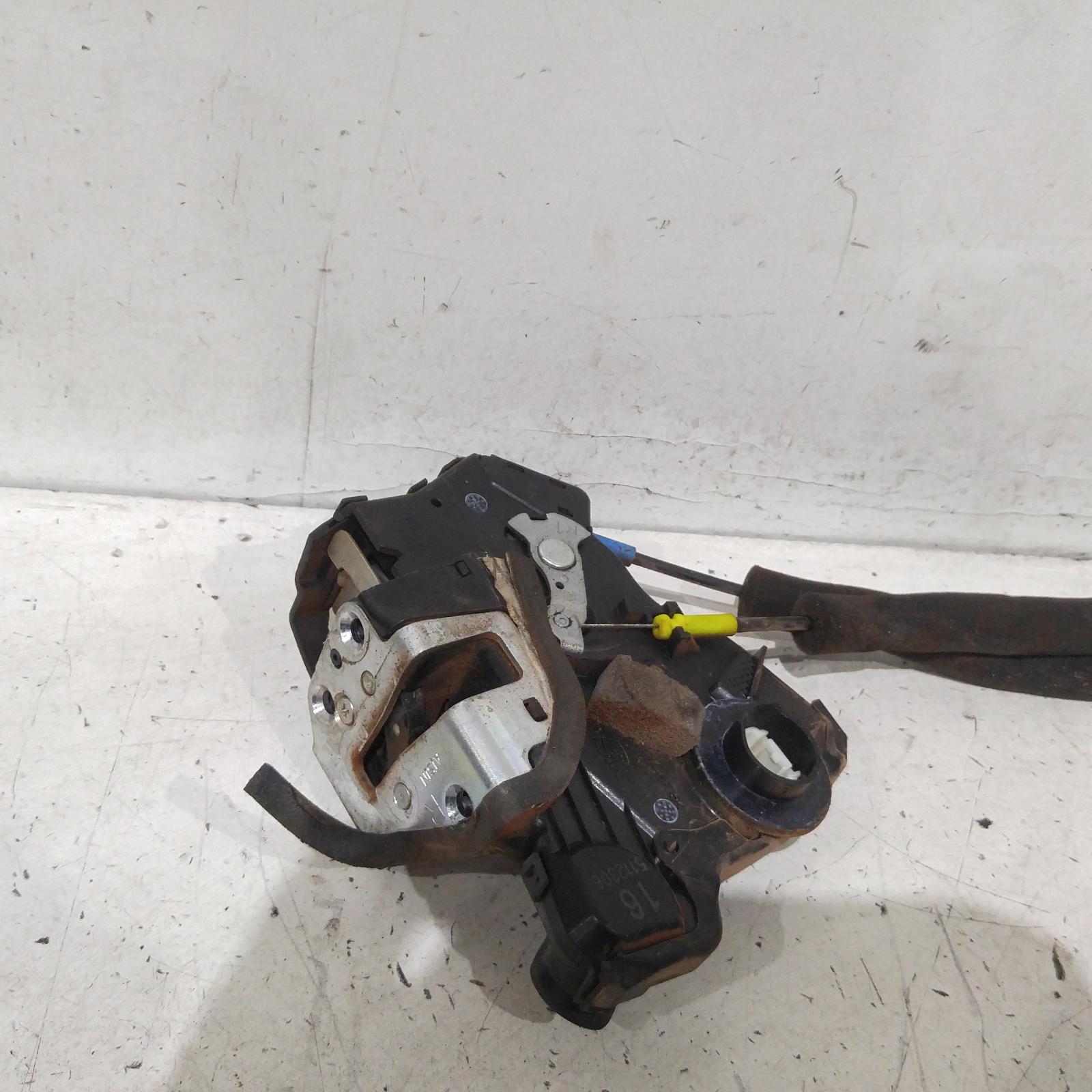 #212267, Used door/boot/gate lock for 2005 prado| right front door lock ...