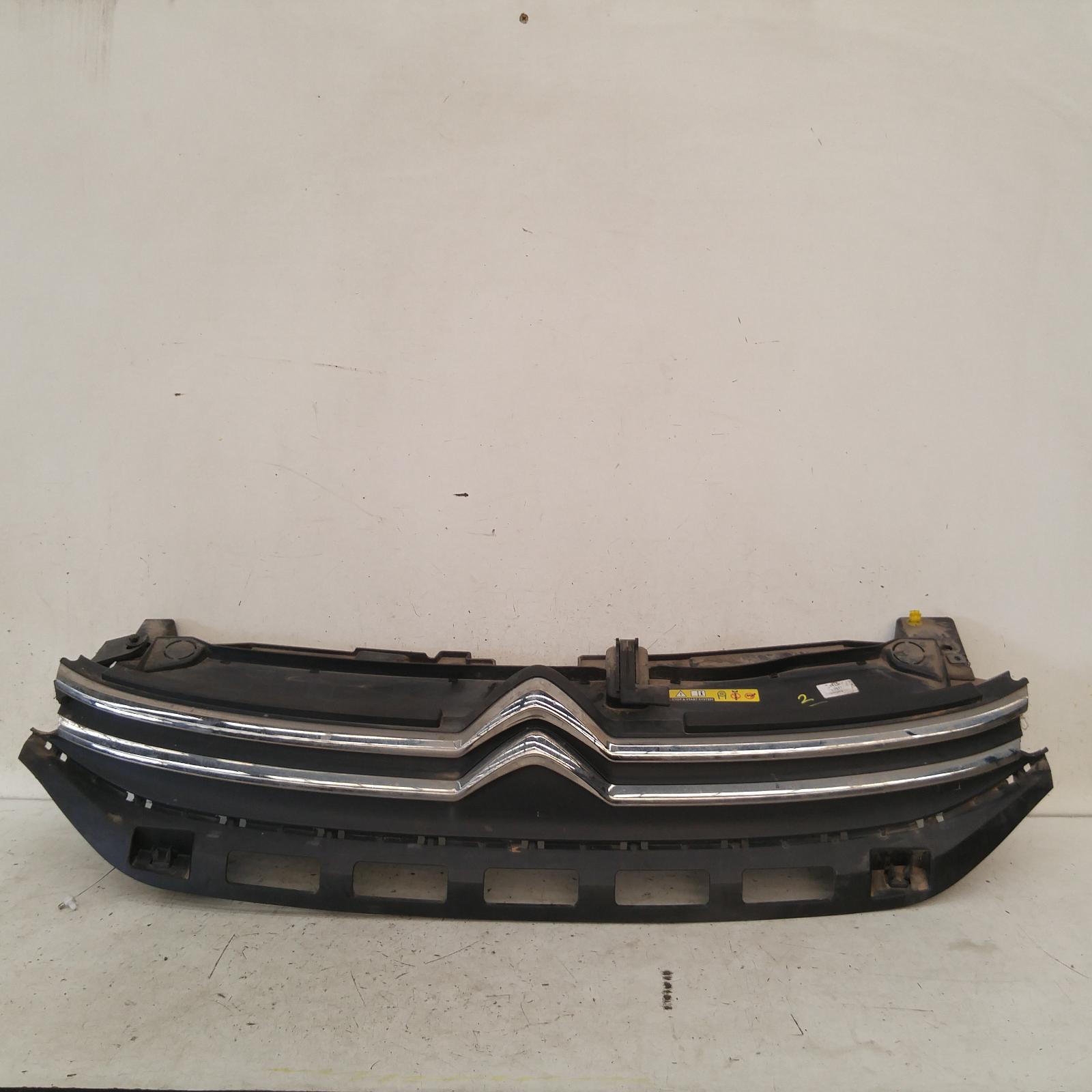 #252709, Used grille for 2017 c3| bumper grille (upper), b618, 08/17-08/20