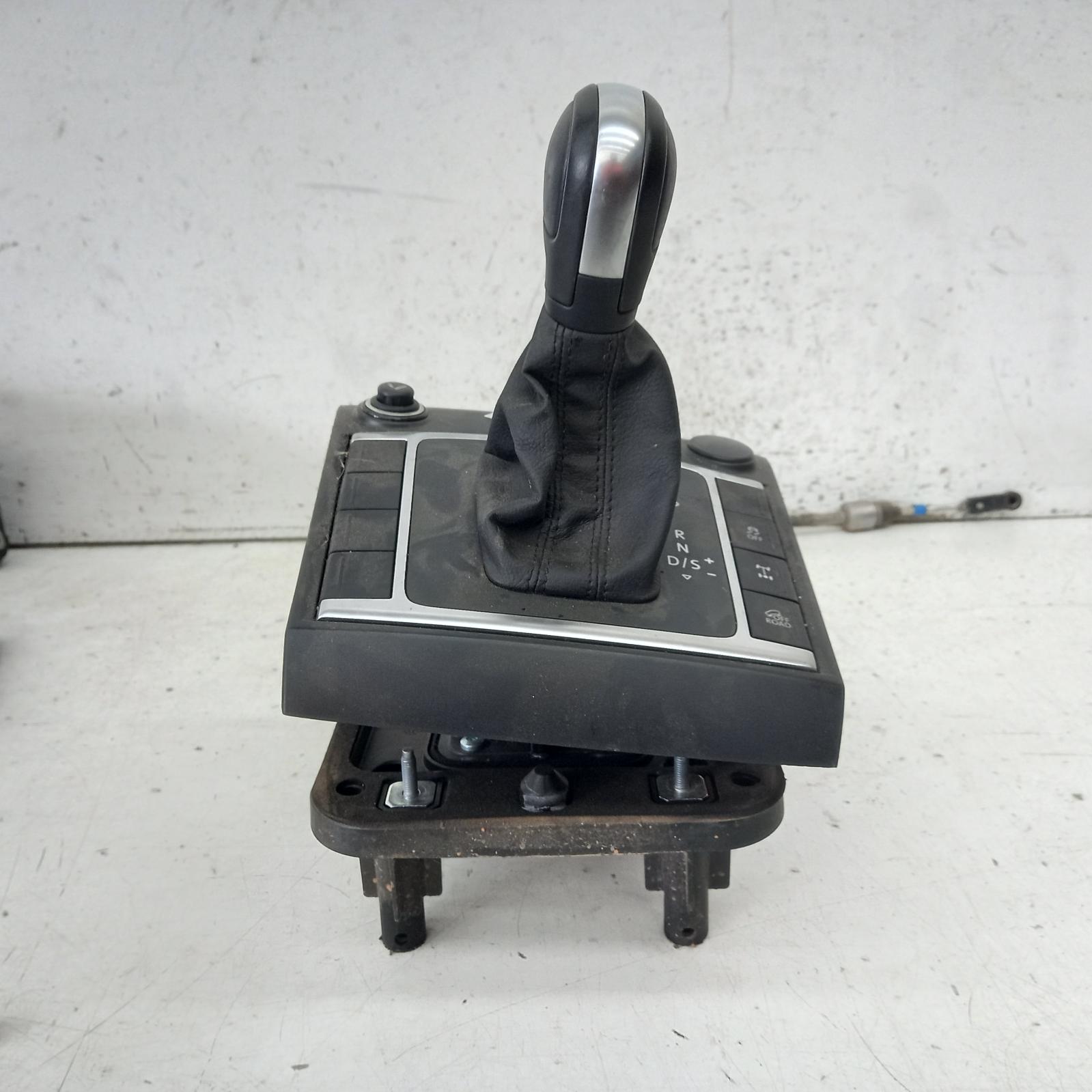 #425849, Used gear stick/shifter for 2019 Amarok| gear shifter, auto t ...