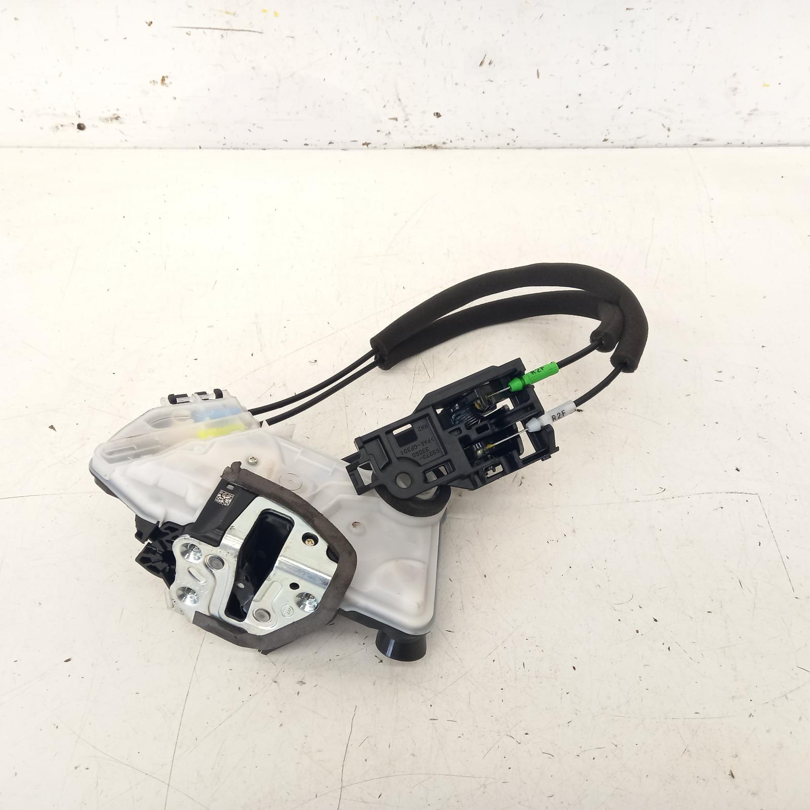 #437738, Used door/boot/gate lock for 2020 hiace| right front door lock ...