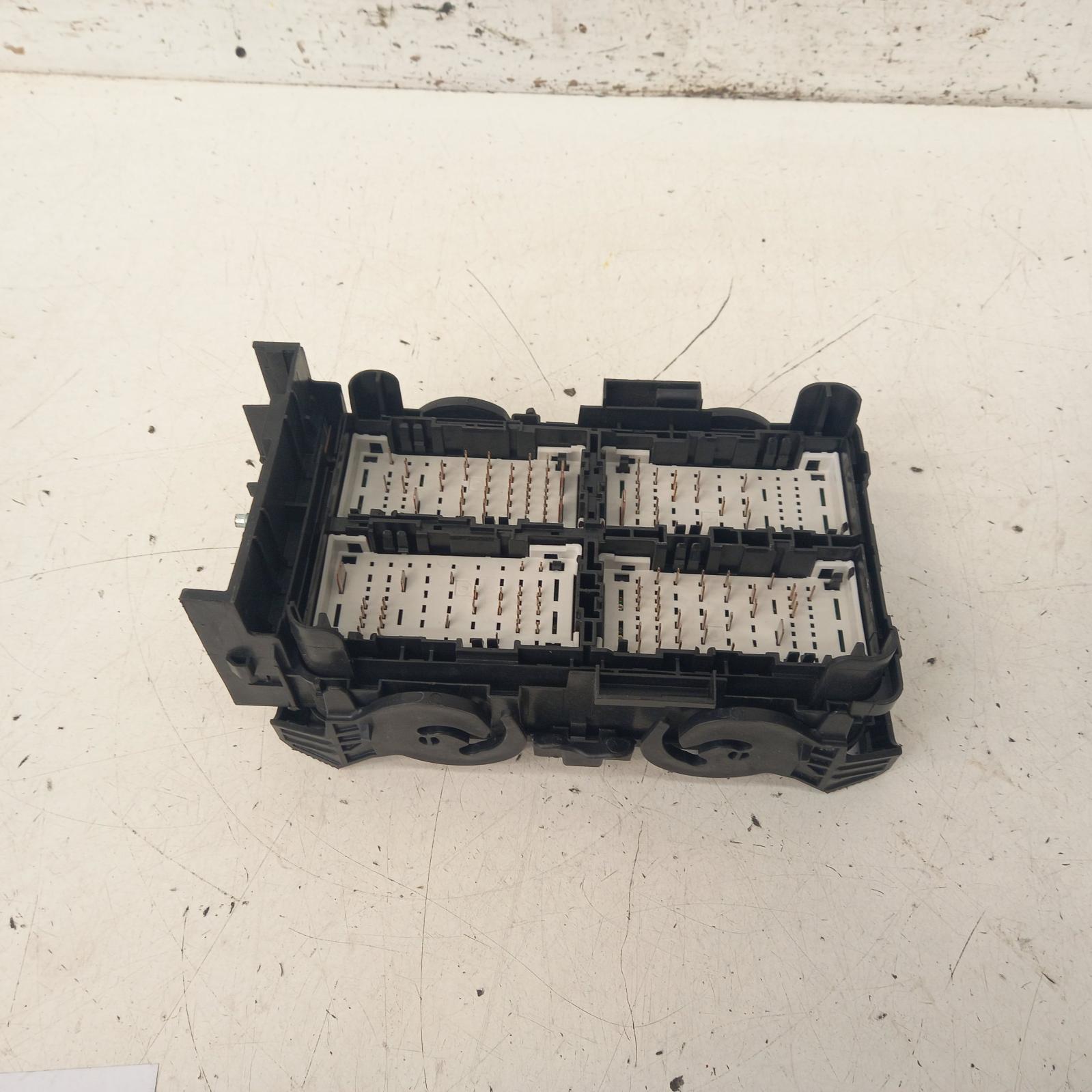 #449043, Used fuse box for 2020 commodore| engine bay, zb, petrol, 10/ ...