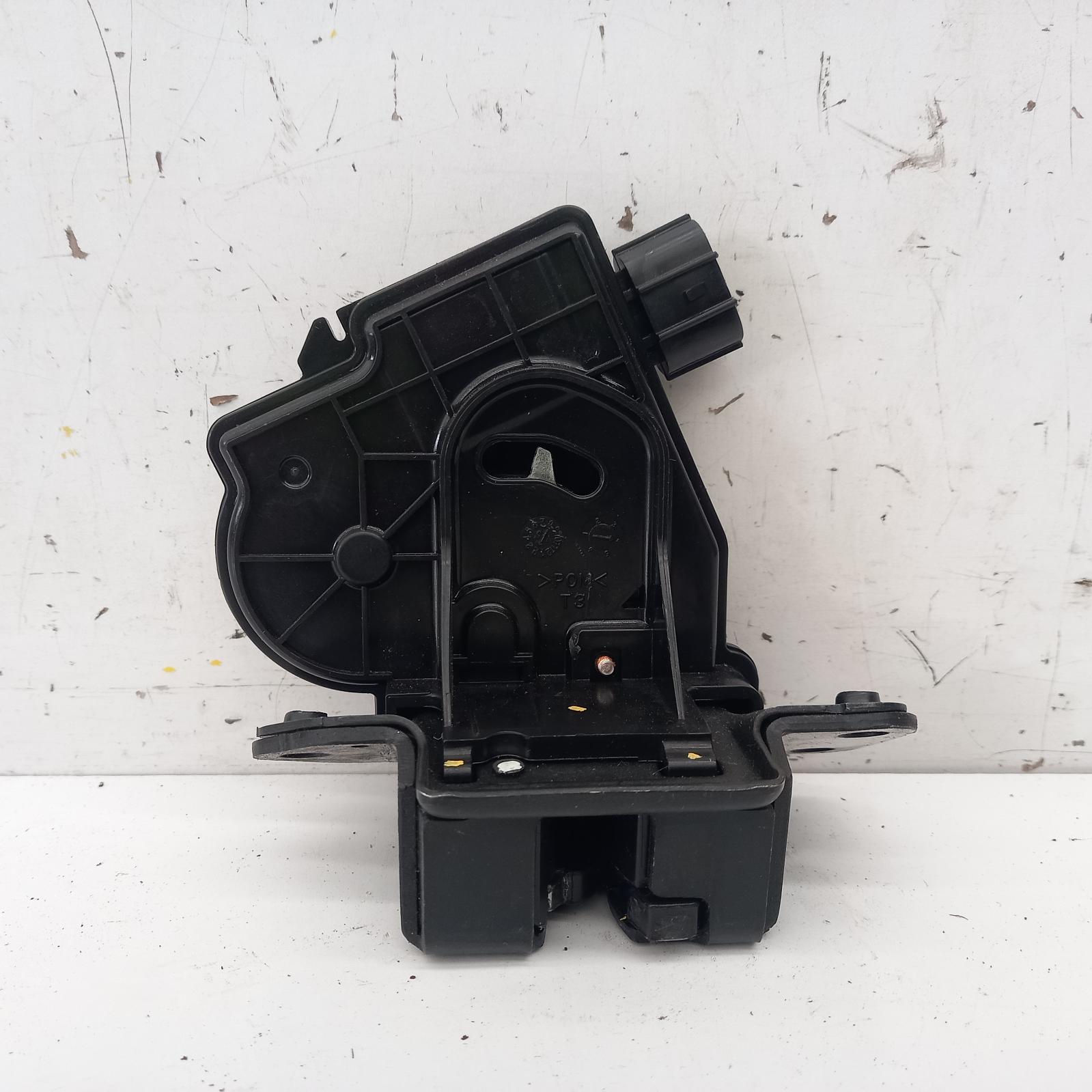 #470923, Used door/boot/gate lock for 2015 rav4| tailgate lock, xa40 ...