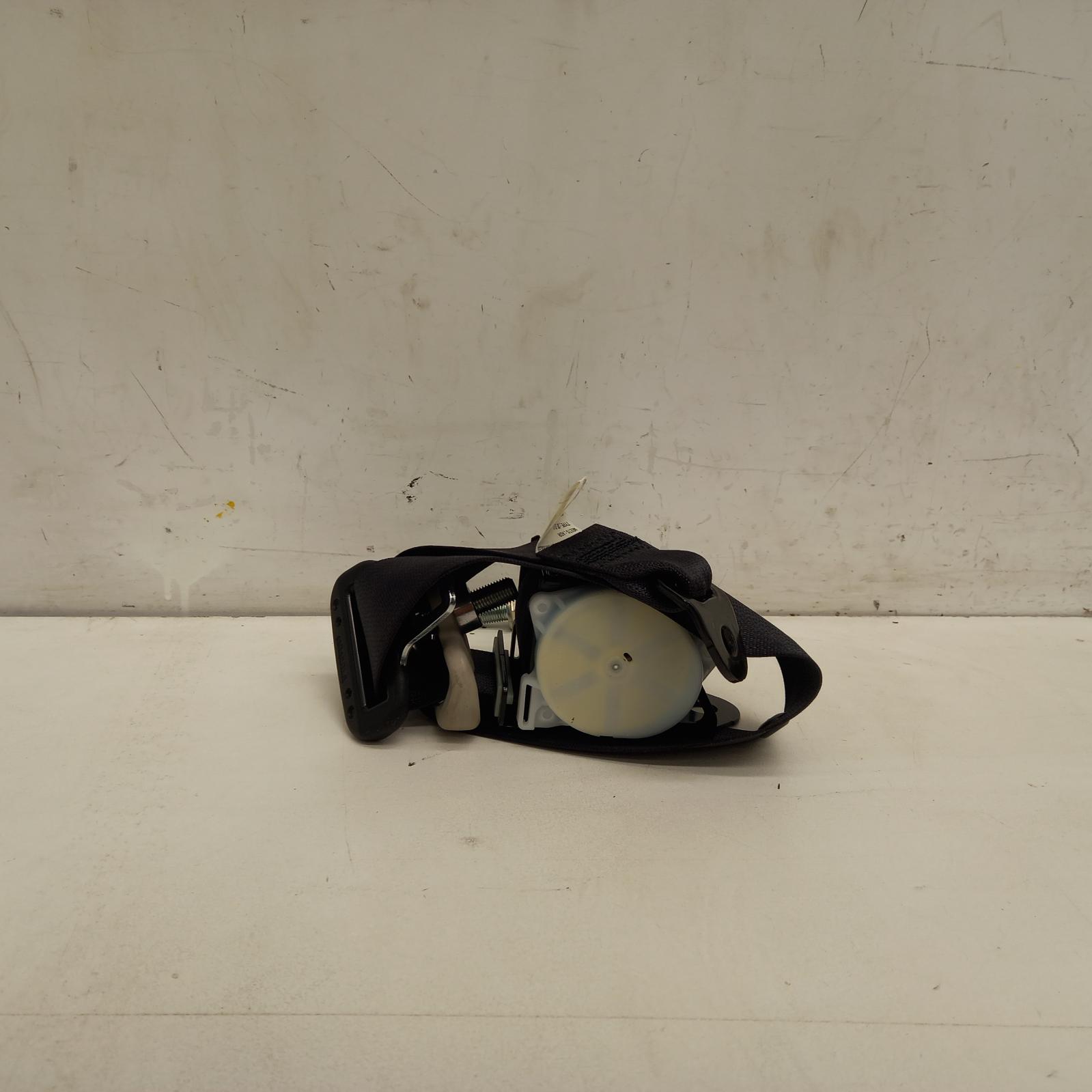 475874 Used Seat Belt Stalk For 2017 Triton Rh Rear Seat Belt Only