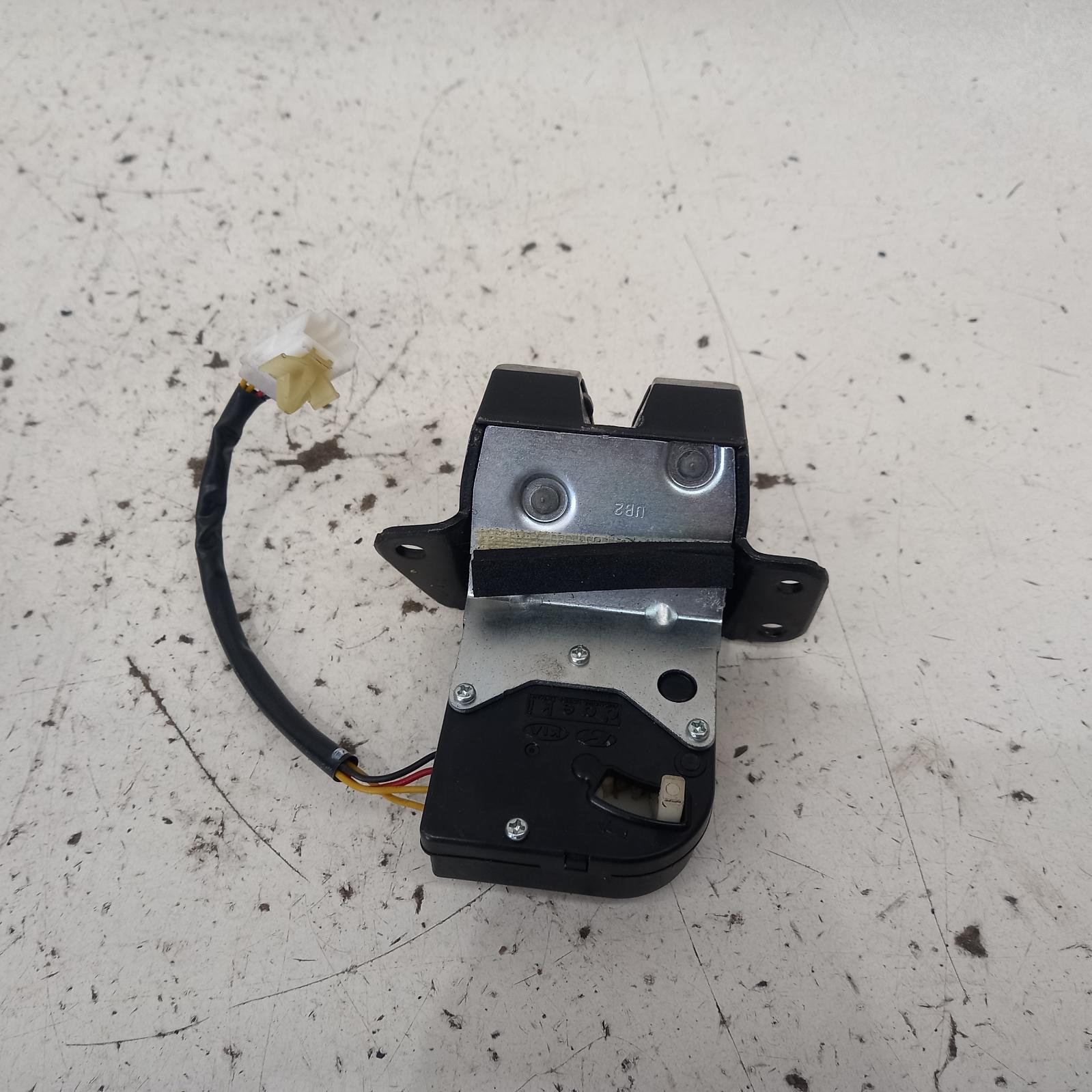 #551279, Used door/boot/gate lock for 2012 Rio| tailgate lock, ub, 08/ ...