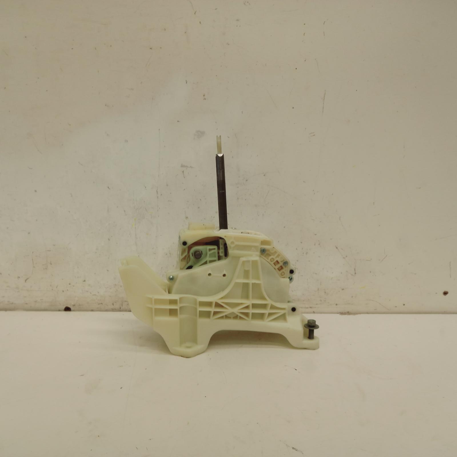 #556935, Used gear stick/shifter for 2022 stonic| yb, 08/20-