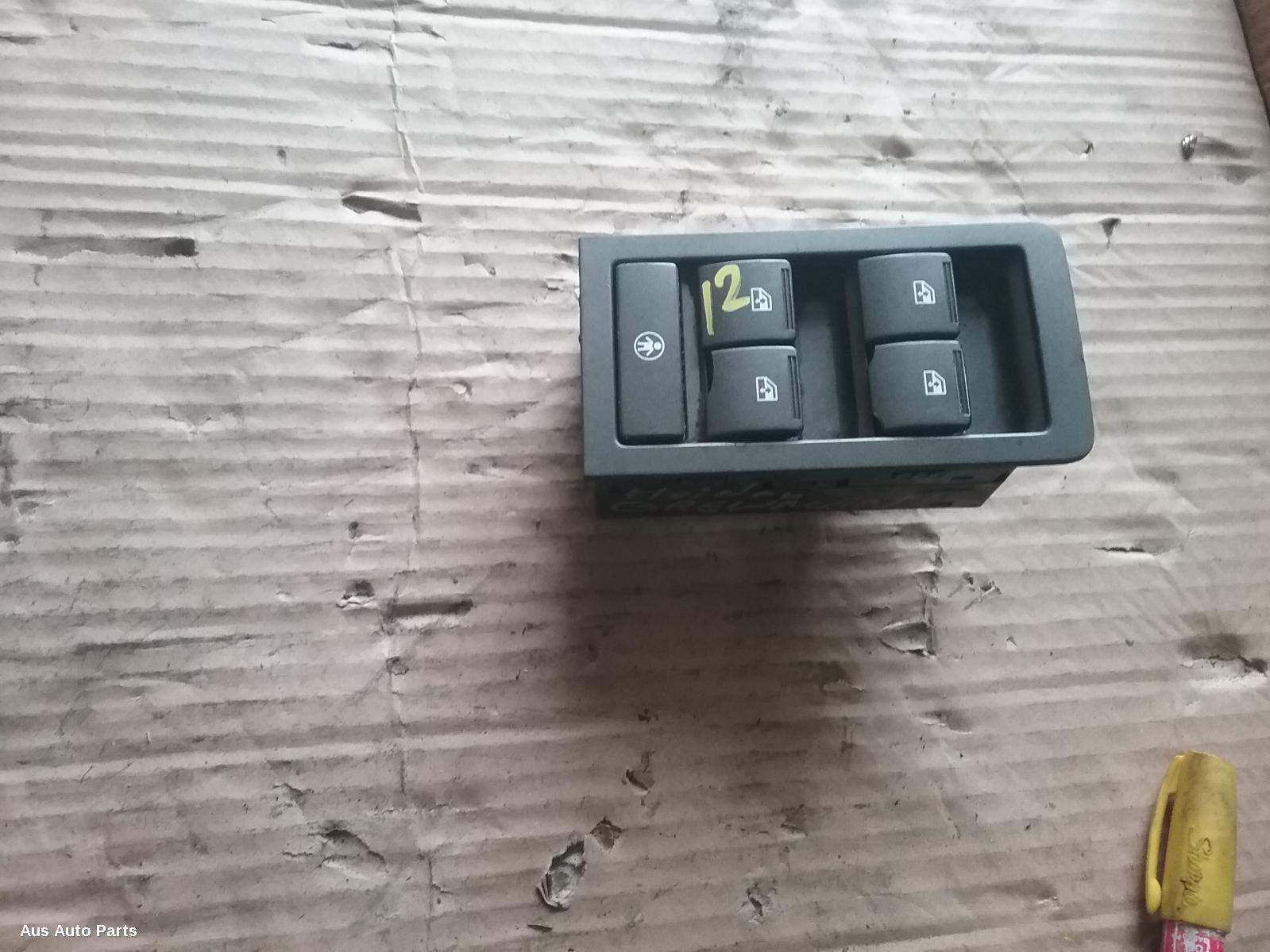 #73330, Used power door window switch for 2005 commodore| front centre ...